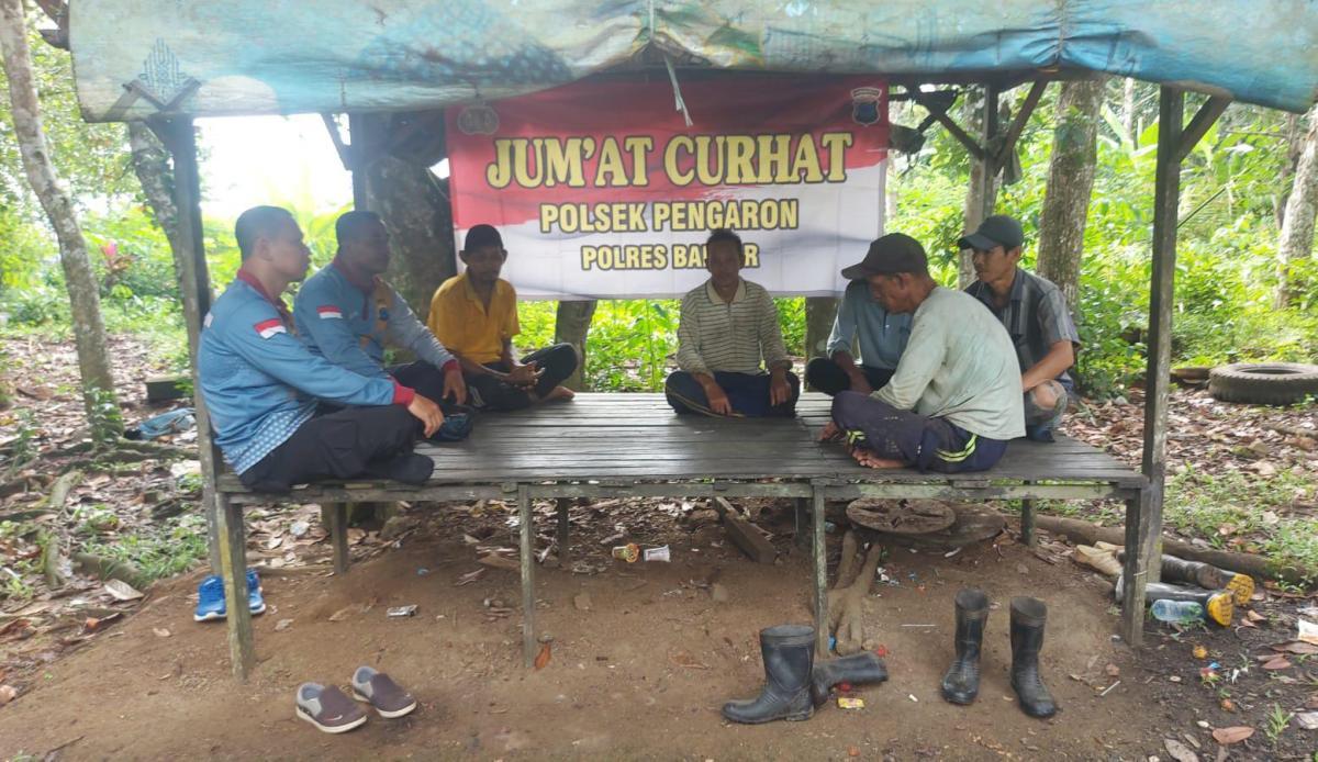 Jum'at Curhat Polsek Pengaron Bersama Warga Desa Pengaron