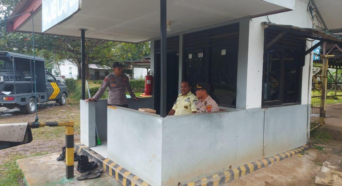 PATROLI SEPUTARAN DAERAH HUKUM POLSEK PENGARON, CIPTAKAN SITUASI AMAN DAN KONDUSIF